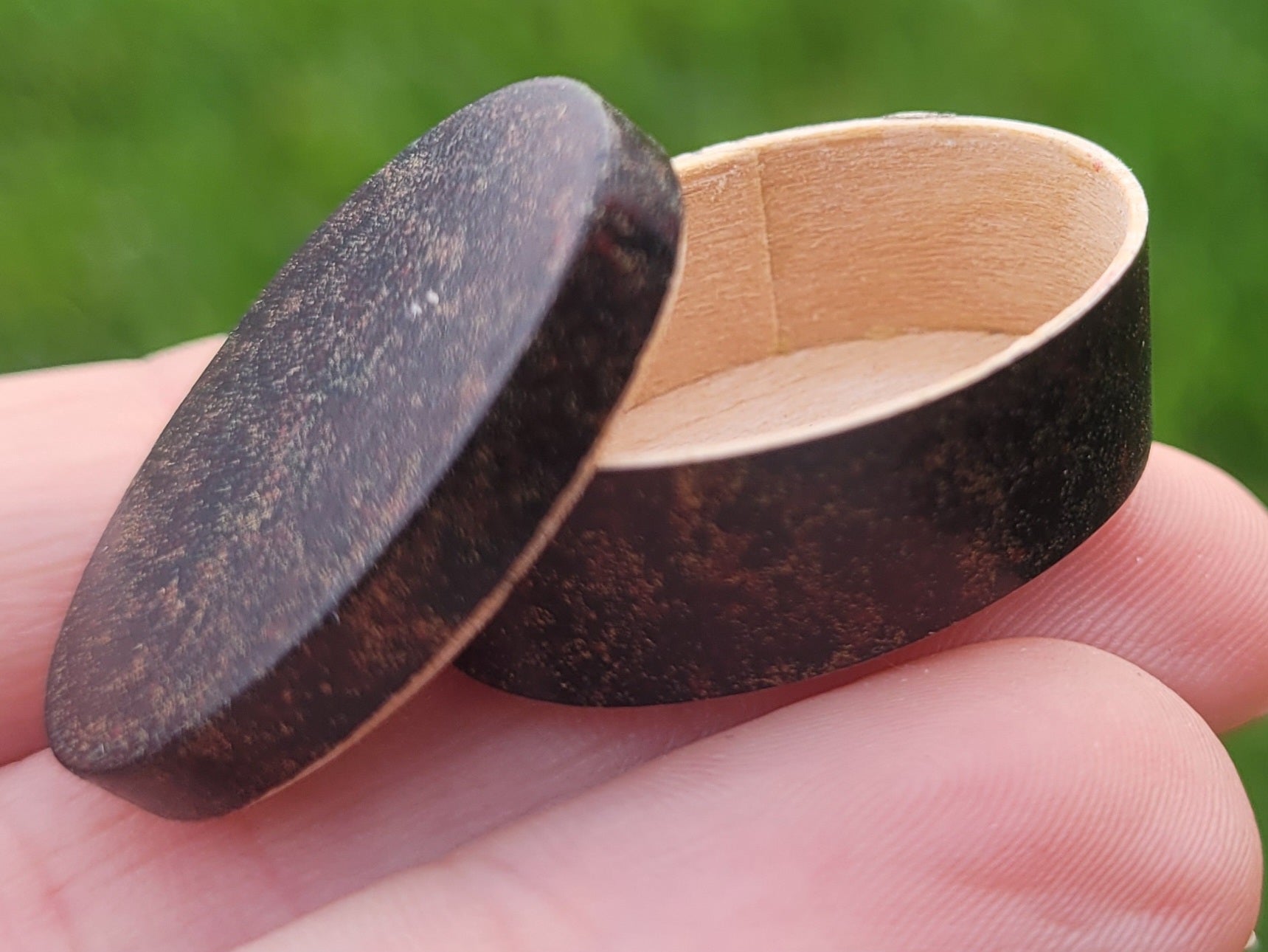 Al Chandronnait – Vintage Painted Shaker Box – Karen's Dollhouse Shop